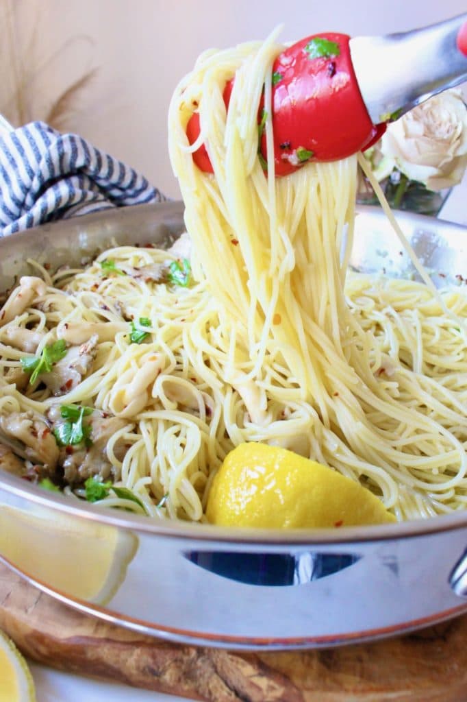 Spaghetti Aglio e Olio Recipe (Garlic and Oil Pasta) • Veggie Society